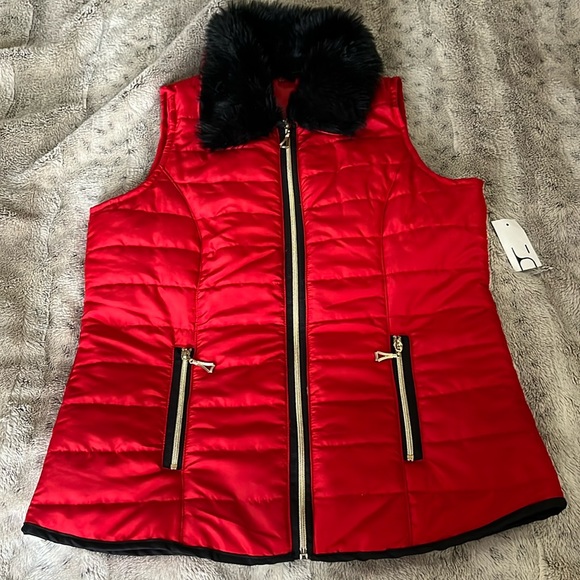 Hannah | Jackets & Coats | Red Quilted Faux Fur Trim Vest S Fitted Gold ...